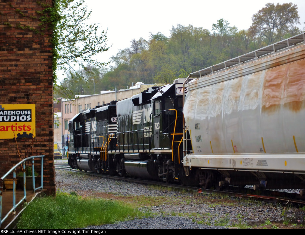 Kicking cars in Asheville Yard